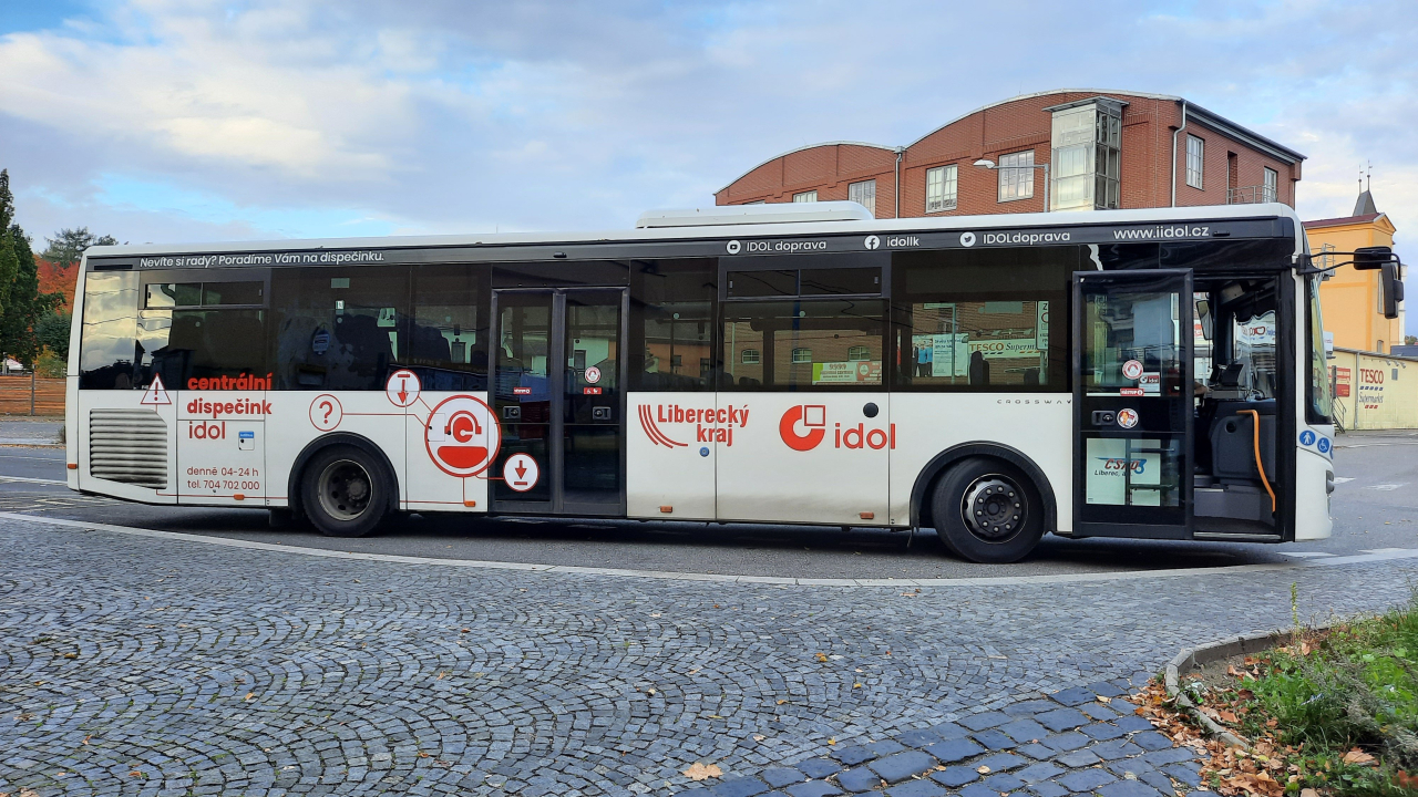 Krajské autobusy jezdí po regionu s novými polepy | Aktuality ...