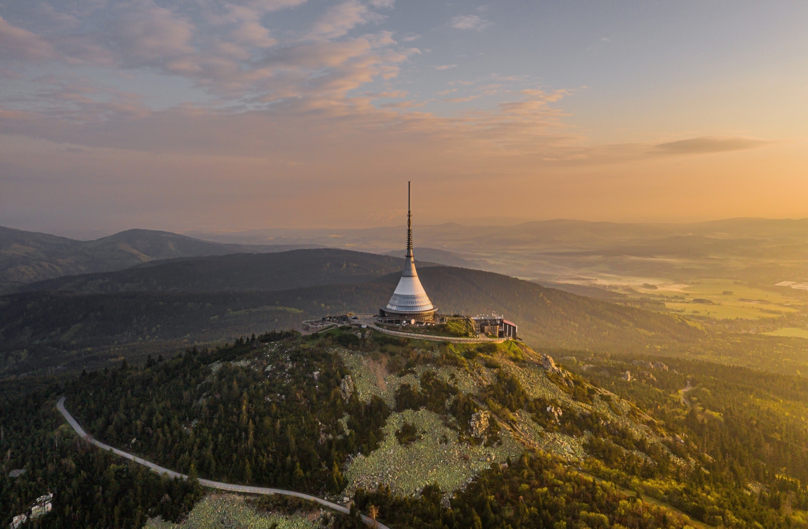 Memorandum o Ještědu má otevřít kraji možnost koupě objektu | Aktuality ...
